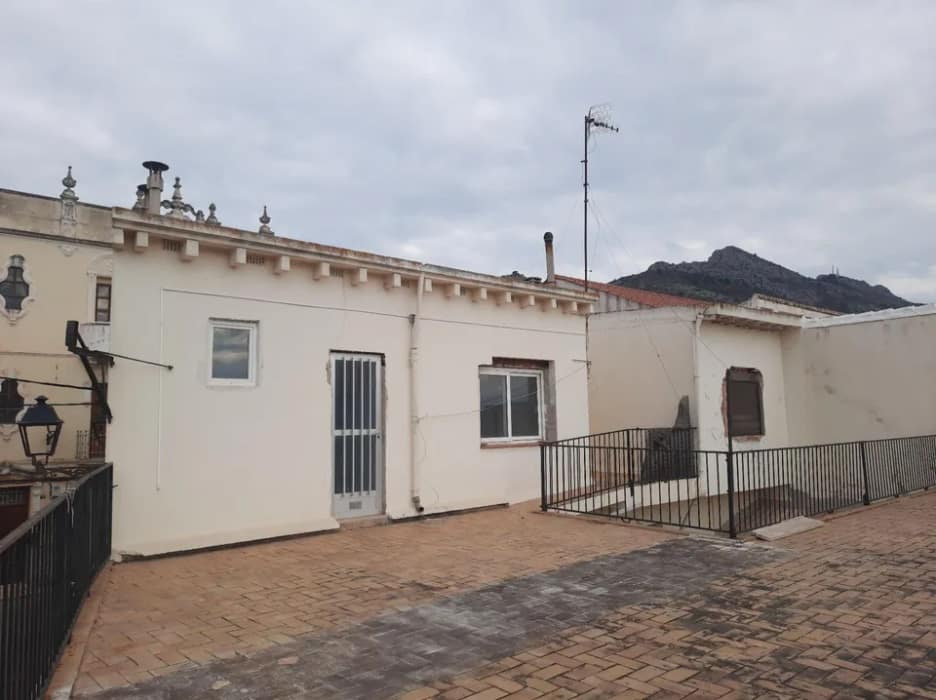 Large townhouse available in Ràfol de Almunia - Frederick Charles Property